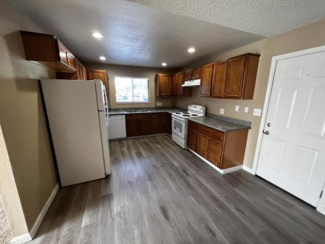3 Br, 2 bath, Single Family 1625 Court Drive