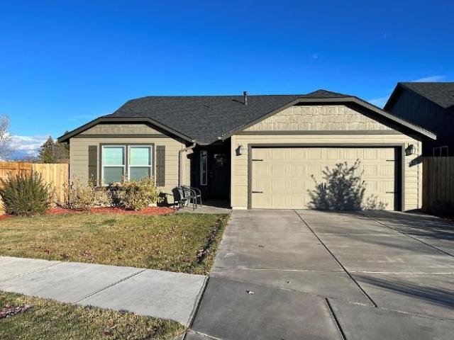 3 Br, 2 bath, Single Family 1634 SW 36th Way