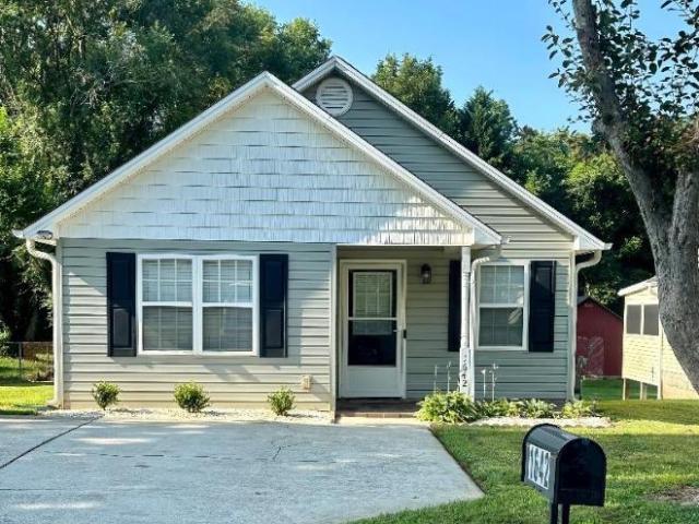 3 Br, 2 bath, Single Family 1642 Thompson Dr