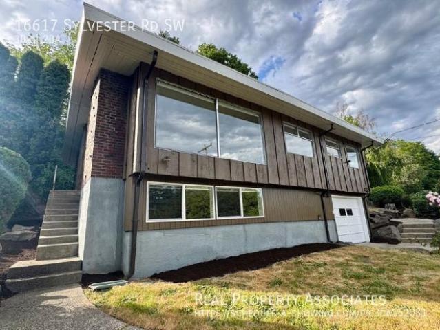 3 Br, 2 bath, Single Family 16617 Sylvester Rd SW