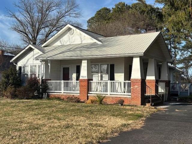 3 Br, 2 bath, Single Family 16633 Kings Hwy