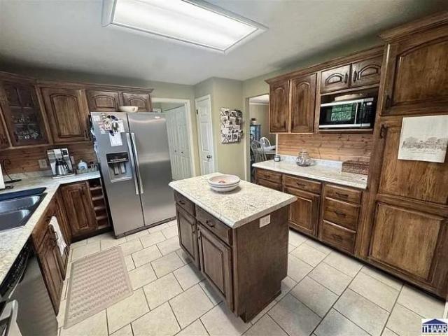3 Br, 2 bath, Single Family 1683 East Springwood Dr