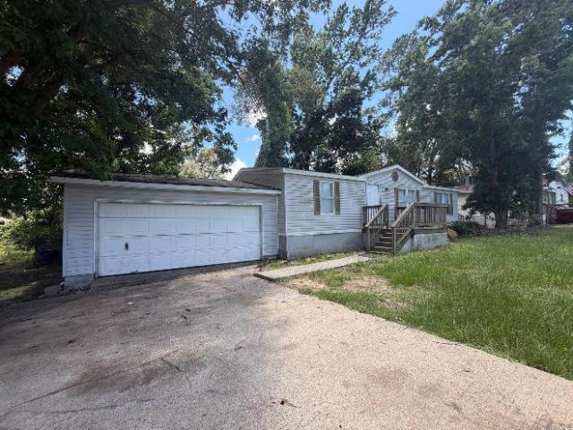 3 Br, 2 bath, Single Family 16853 W Lynbrook