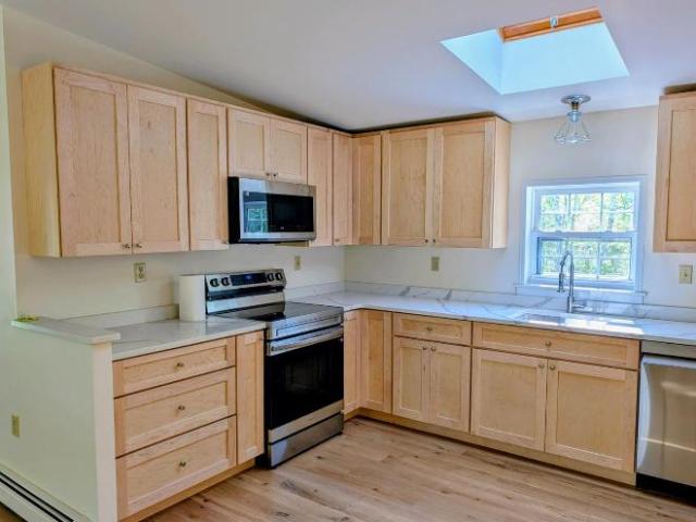 3 Br, 2 bath, Single Family 16 Jackson Ln
