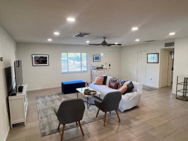 3 Br, 2 bath, Single Family 1701 East Pinchot Avenue