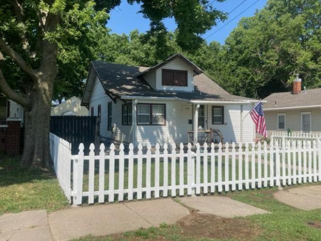 3 Br, 2 bath, Single Family 1704 N Jefferson St