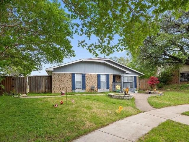 3 Br, 2 bath, Single Family 1706 Delaford Cir