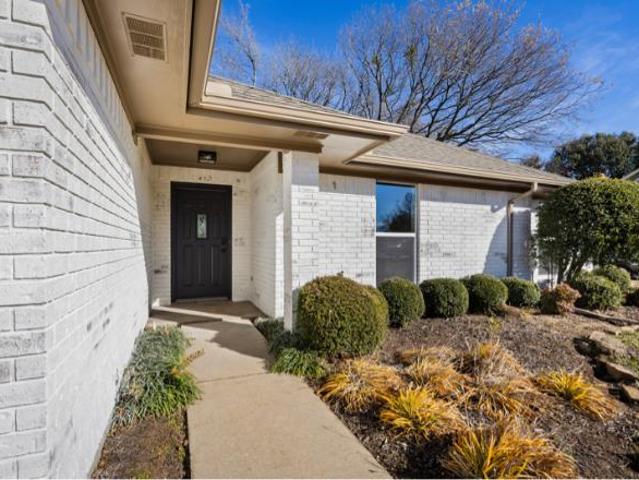 3 Br, 2 bath, Single Family 170 N Meadowbrook Dr