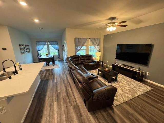 3 Br, 2 bath, Single Family 1729 Hartford Springs Trl