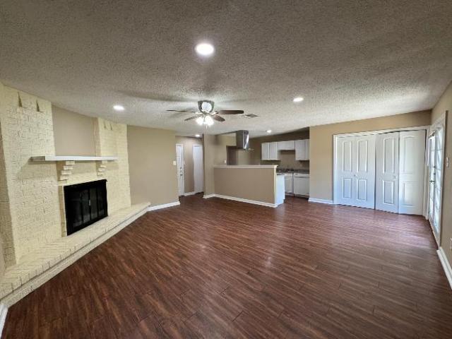 3 Br, 2 bath, Single Family 17519 Poppy Trails Ln