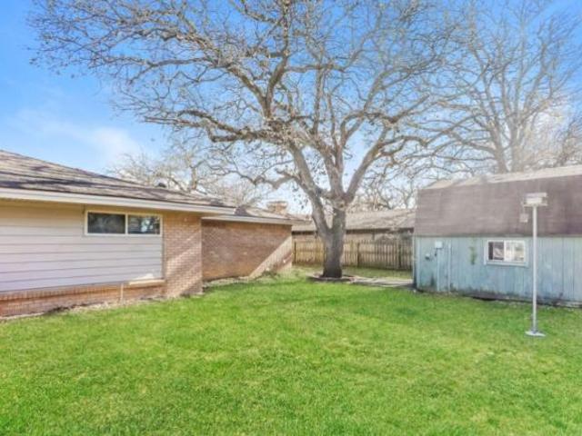 3 Br, 2 bath, Single Family 1763 Brown Trial