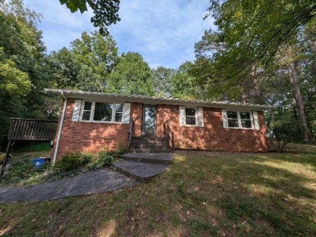 3 Br, 2 bath, Single Family 17 Lakeside Dr