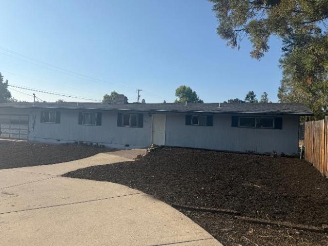 3 Br, 2 bath, Single Family 1801 Siskiyou Blvd