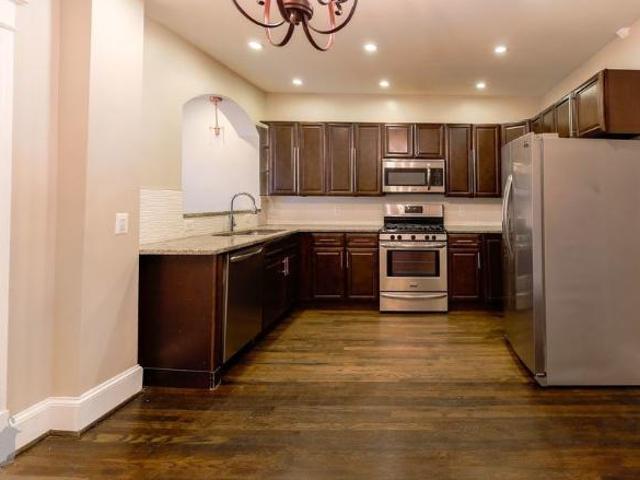 3 Br, 2 bath, Single Family 1802 14th St Se