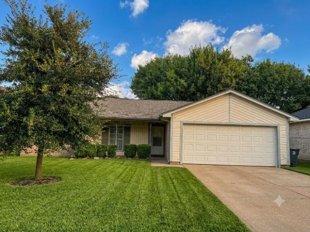 3 Br, 2 bath, Single Family 18066 Forest Cedars Dr