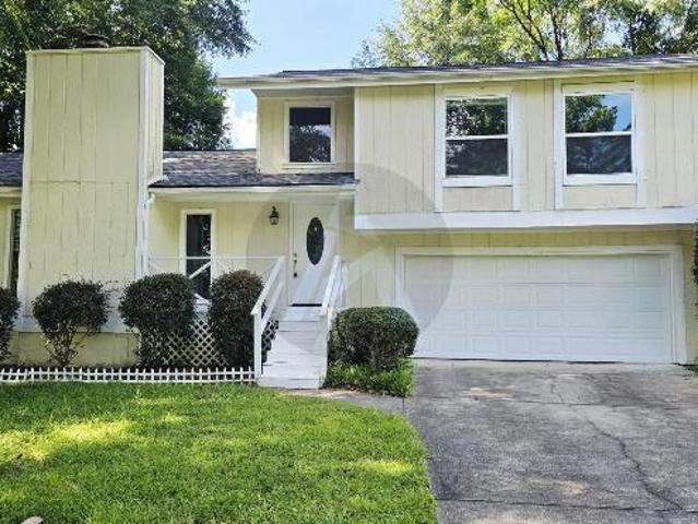 3 Br, 2 bath, Single Family 180 Moonshadow Court
