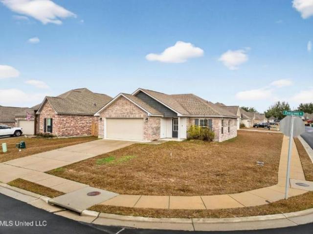 3 Br, 2 bath, Single Family 18102 Evergreen Dr