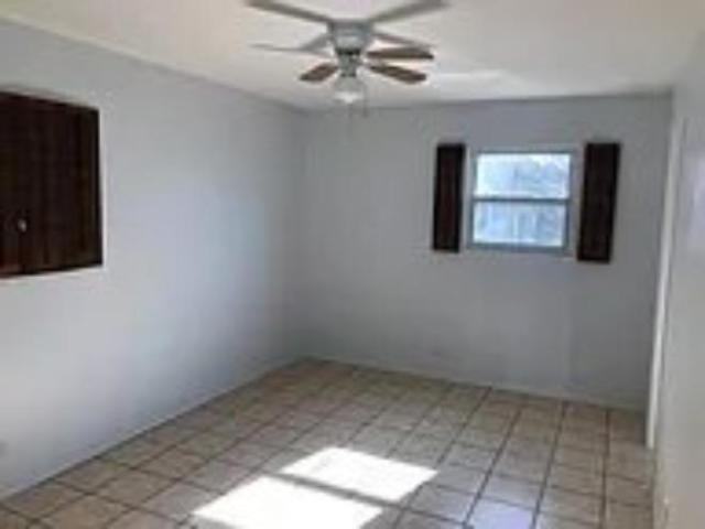 3 Br, 2 bath, Single Family 1811 Manzana Rd