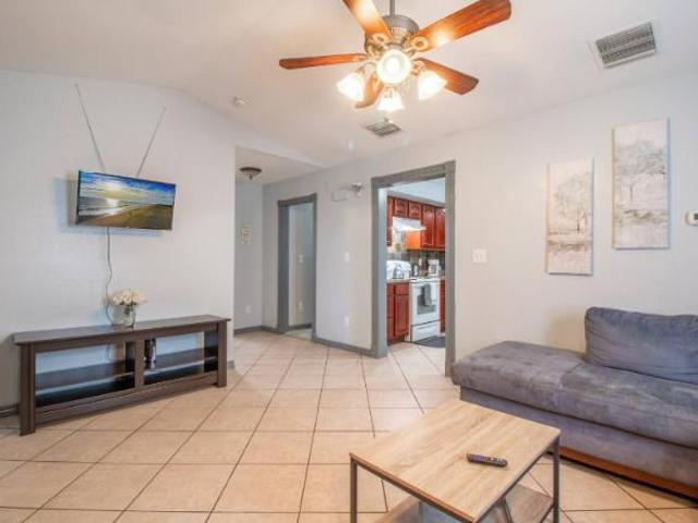 3 Br, 2 bath, Single Family 1815 Larkin Avenue