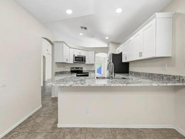 3 Br, 2 bath, Single Family 1816 SW 37th Ave
