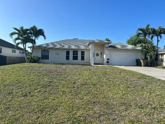 3 Br, 2 bath, Single Family 1816 SW 38th Ter