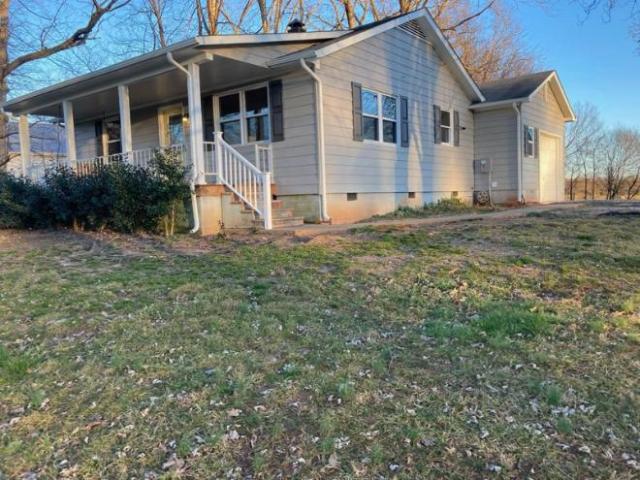 3 Br, 2 bath, Single Family 18201 Genito Rd