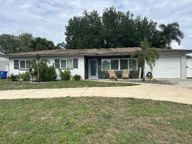 3 Br, 2 bath, Single Family 1821 Winchester Rd N