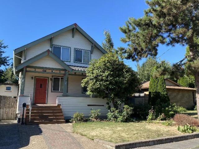 3 Br, 2 bath, Single Family 1824 SE Insley St