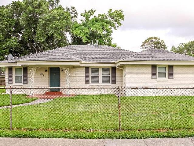 3 Br, 2 bath, Single Family 1825 SW Wellington Ave