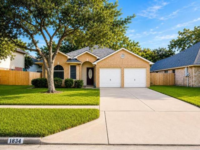 3 Br, 2 bath, Single Family 1834 Park Oaks