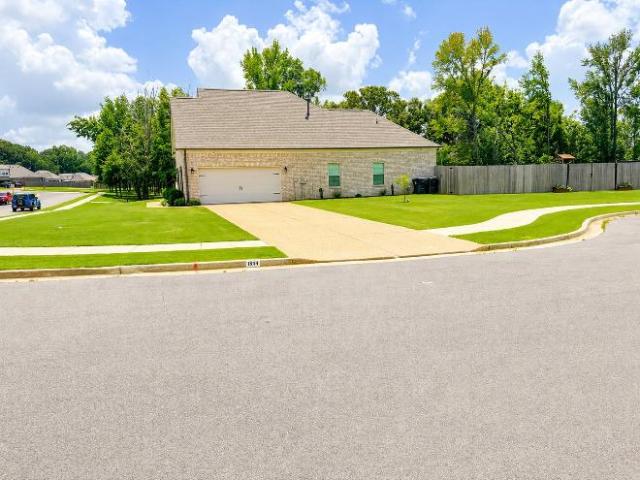 3 Br, 2 bath, Single Family 1844 Ava Cv