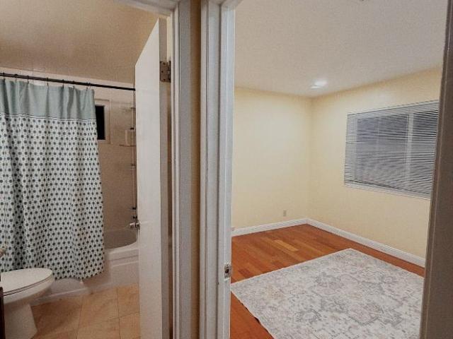 3 Br, 2 bath, Single Family 1863 Half Pence Way