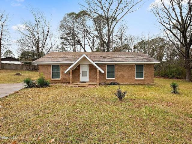 3 Br, 2 bath, Single Family 18 Begonia Court