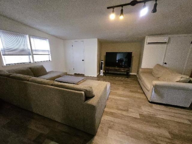 3 Br, 2 bath, Single Family 18 Clare Dr