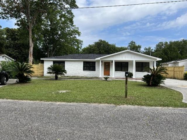 3 Br, 2 bath, Single Family 18 Ellen Avenue