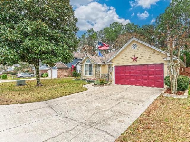 3 Br, 2 bath, Single Family 1905 Mistral Ln W