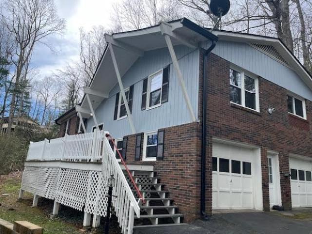 3 Br, 2 bath, Single Family 190 Long John Dr