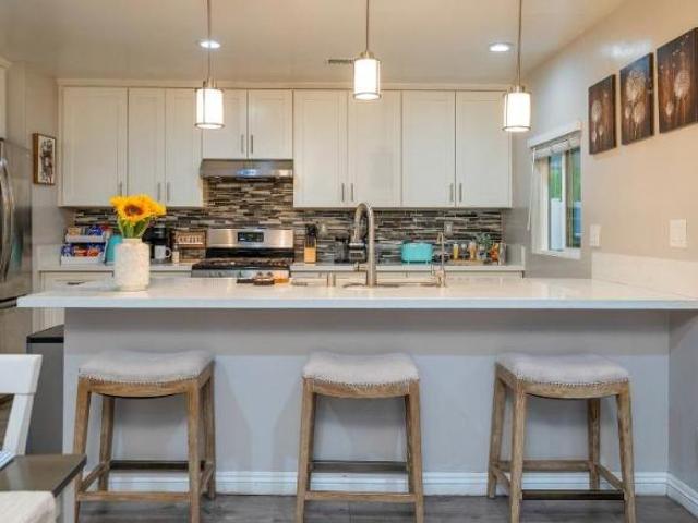 3 Br, 2 bath, Single Family 19101 E Ryals Ln