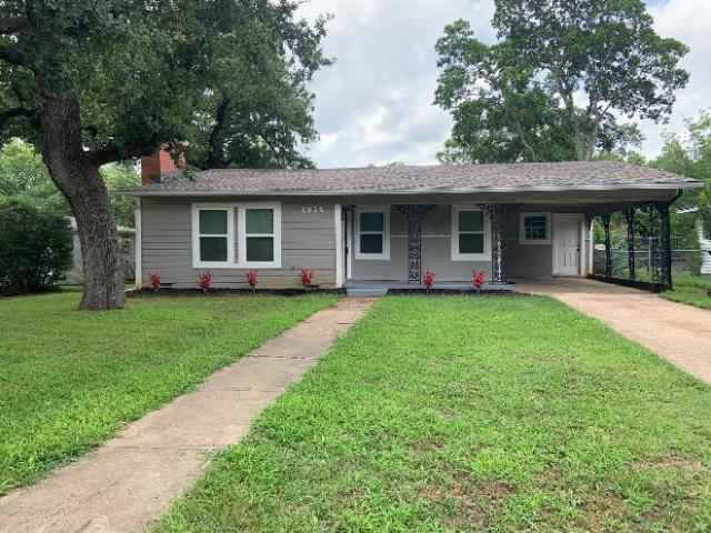 3 Br, 2 bath, Single Family 1929 Collier Dr