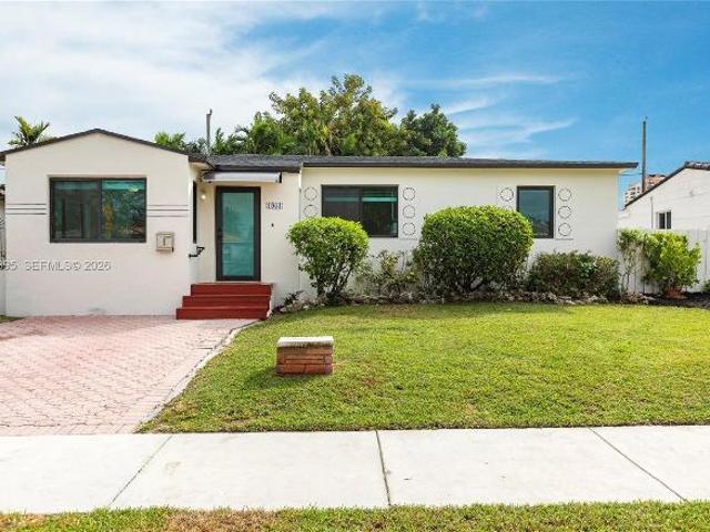 3 Br, 2 bath, Single Family 1951 SW 33rd Ave