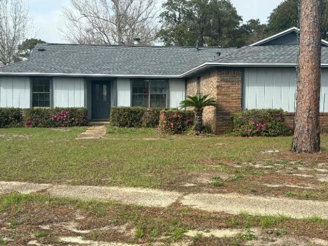 3 Br, 2 bath, Single Family 199 Lakeside Ln