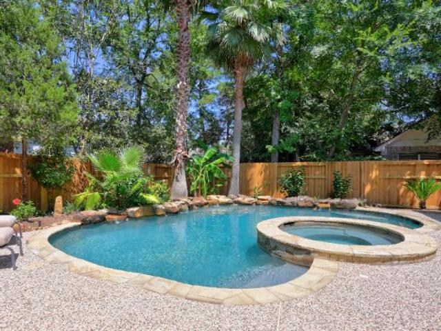 3 Br, 2 bath, Single Family 19 S Linton Ridge Cir
