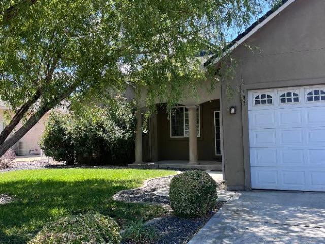 3 Br, 2 bath, Single Family 103 Desert Lakes Dr
