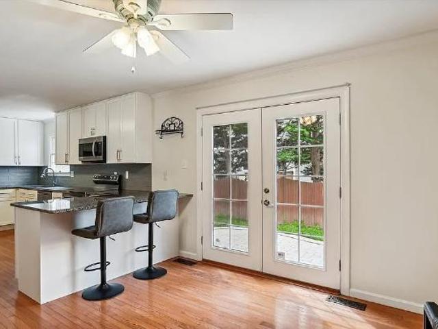 3 Br, 2 bath, Single Family 103 Huntington Ct