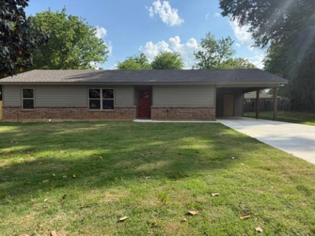 3 Br, 2 bath, Single Family 1002 Glencrest