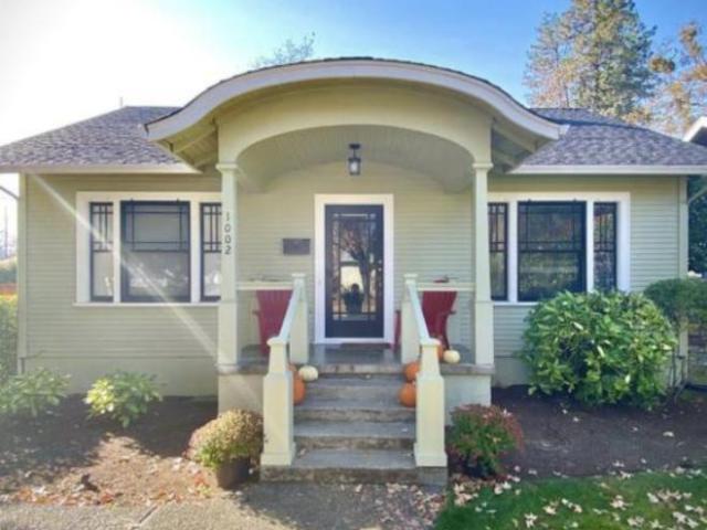 3 Br, 2 bath, Single Family 1002 NW Lawnridge Ave