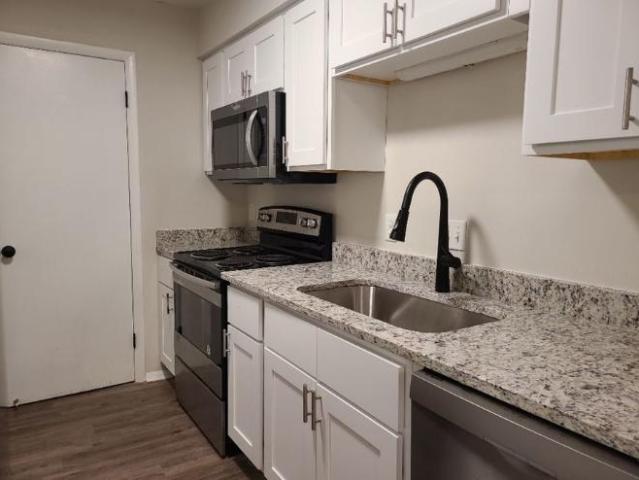 3 Br, 2 bath, Single Family 1004 Sandlin Pl