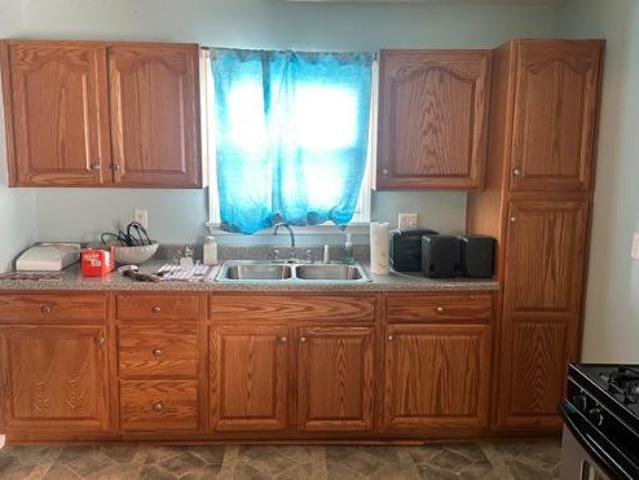 3 Br, 2 bath, Single Family 1005 Hancock Ave