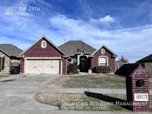 3 Br, 2 bath, Single Family 1007 Nw 29th