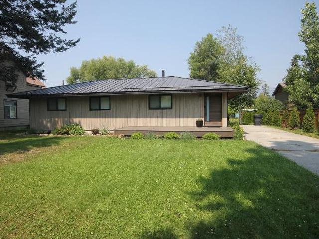 3 Br, 2 bath, Single Family 1008 5th Street East